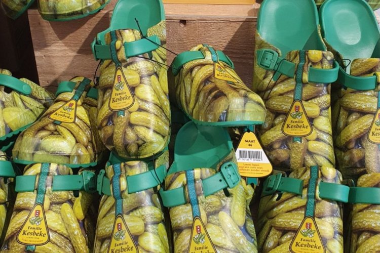 Viral foods: Kesbeke lanceert Gurkenstocks en zure mat