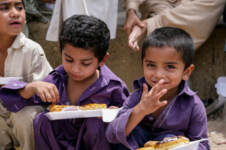 Robin Hood Army verstrekt maandelijks 1,5 miljard maaltijden aan ...