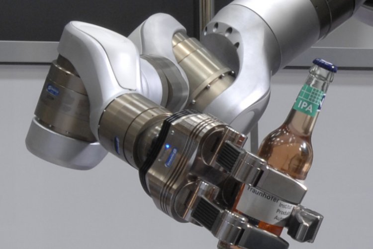 Beer drafting robot